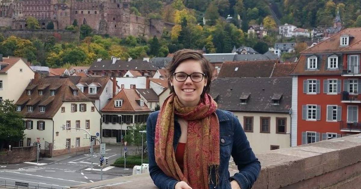 Megan (Montréal), Server, Hostess & Busser - Always smiling and happy ...