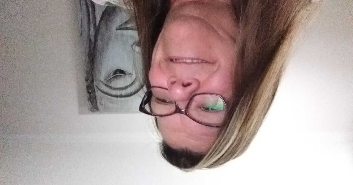 Carole (Laval), Hôtesse. Je suis prête à m'engager vers un nouveau défi ...